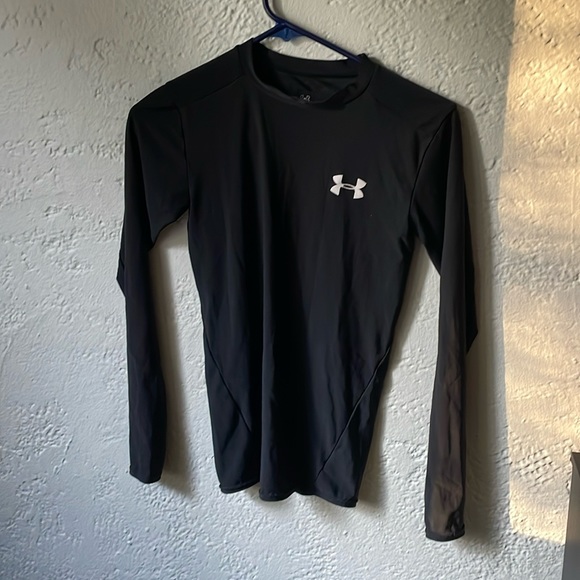 Under Armour | Tops | Heatgear Under Armor Sleek Black Workout Top ...